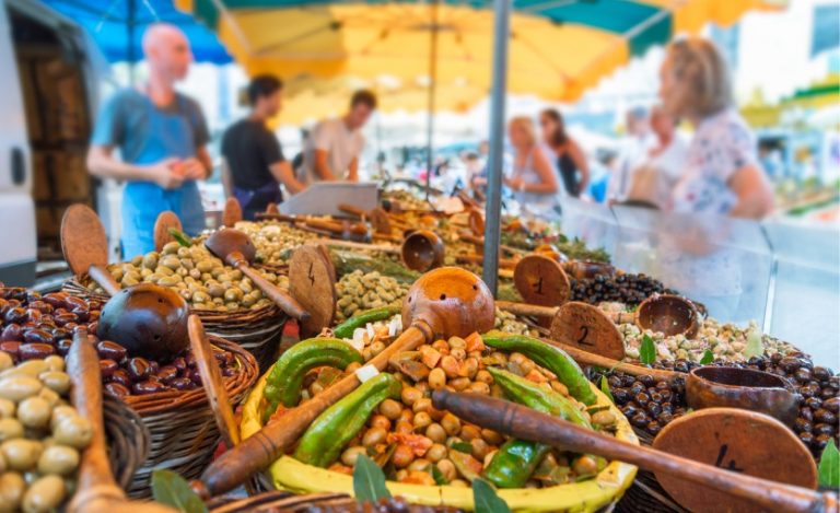 Yaz Tatilini Güzelleştiren Ege Pazarları: İzmir’deki 7 Semt Pazarı